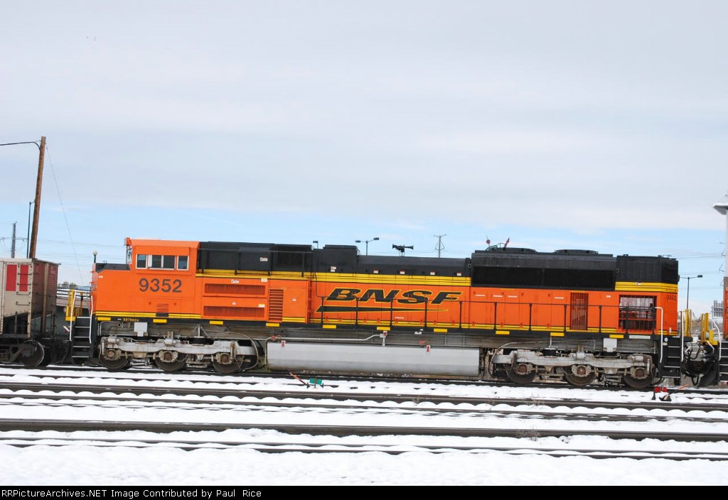 BNSF 9352